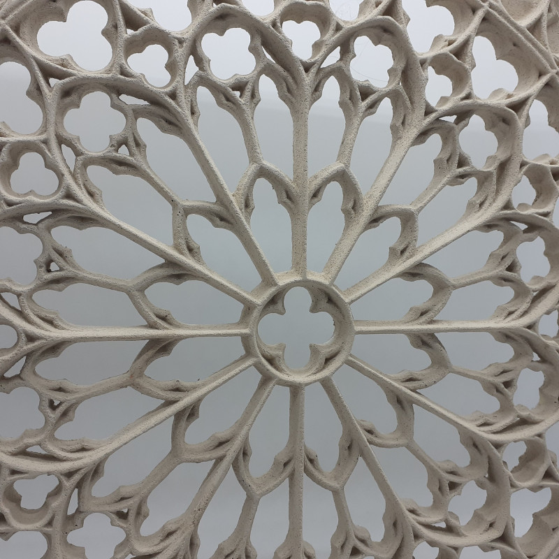 Rosace Notre Dame de PARIS. Moulage de pierre taillée.