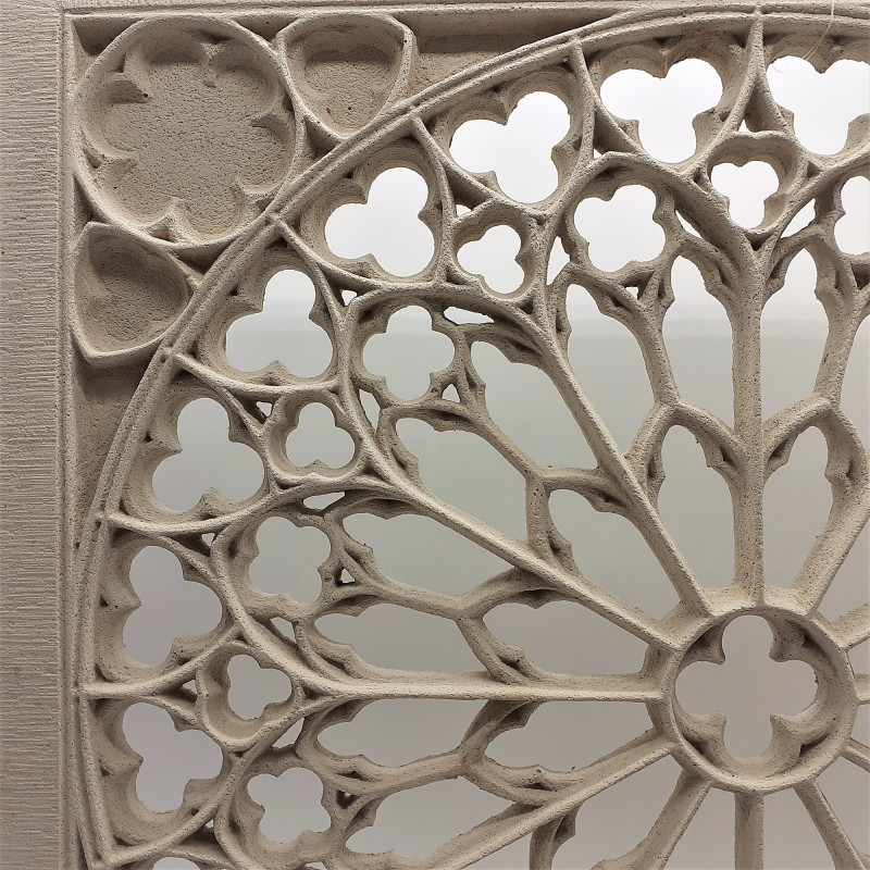 Rosace Notre Dame de PARIS. Moulage de pierre taillée.